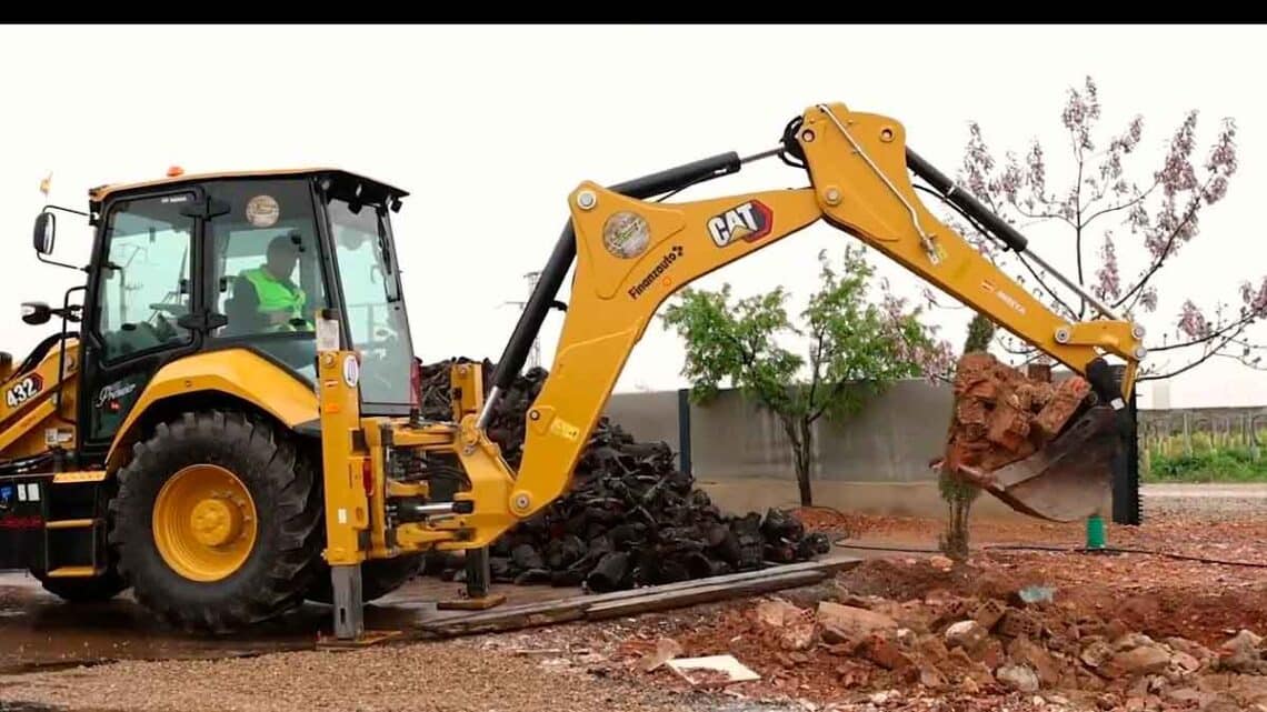 Curso gratuito de operario de maquinaria de retropala con el que conseguir un trabajo bien ...