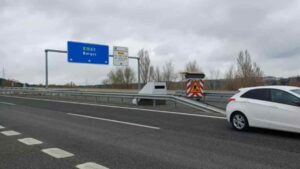 El nuevo radar remolque de la DGT llega a Madrid: puede poner hasta 20 ...
