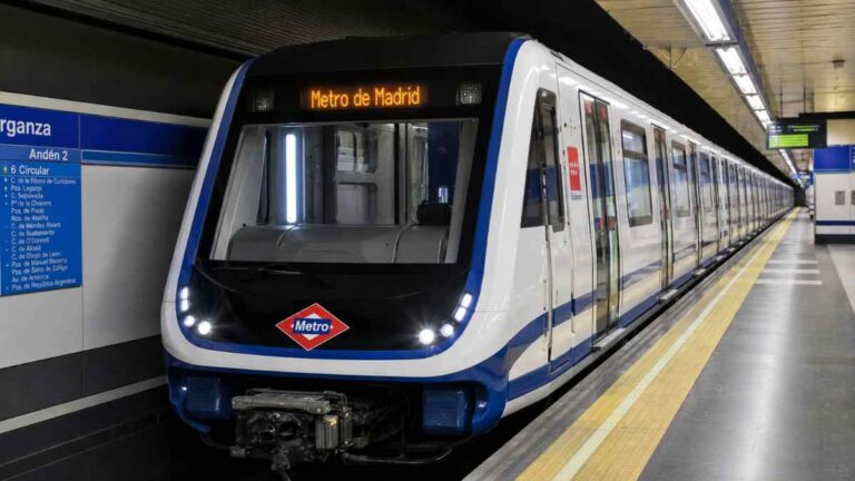 El Metro de Madrid cambia para siempre: así son los nuevos trenes sin ...