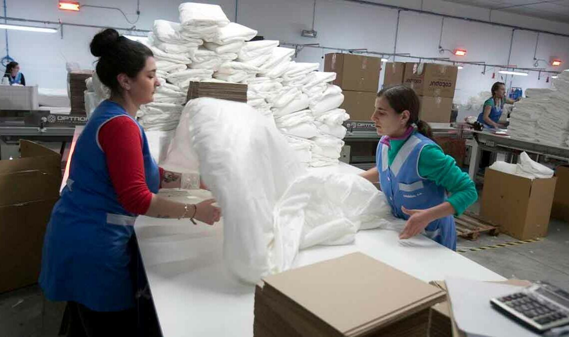 Se necesitan 15 personas para trabajar una fábrica del sector textil en ...